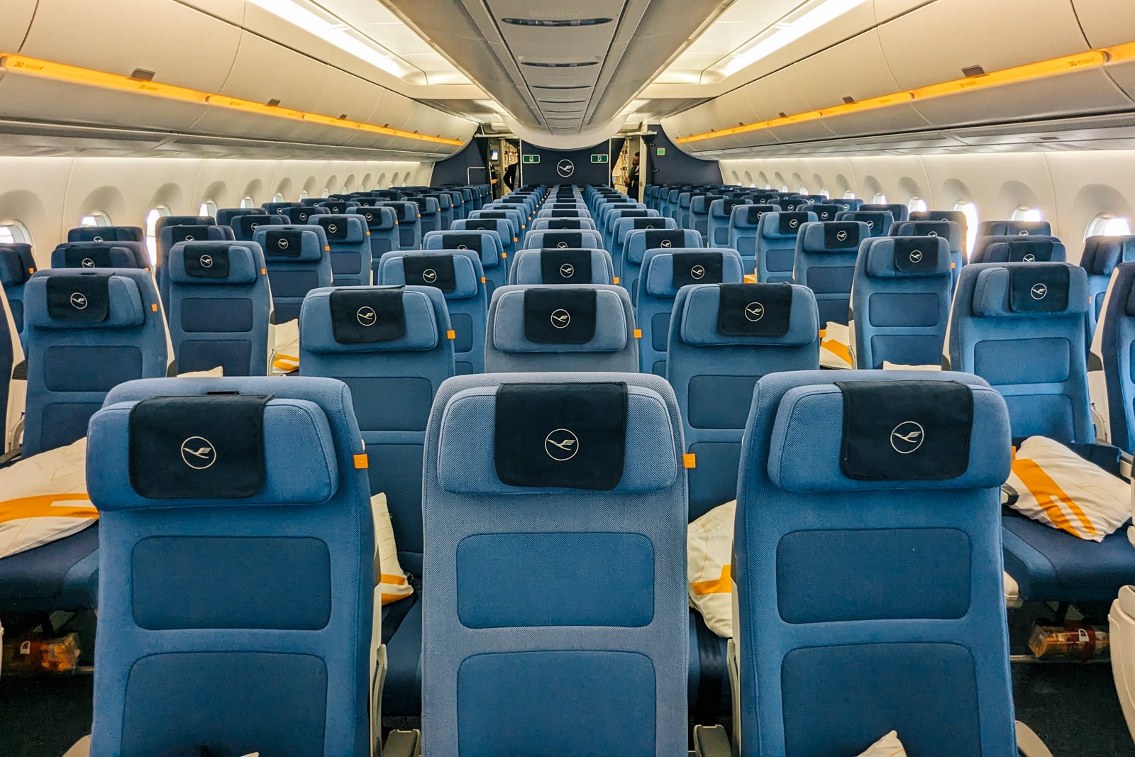 Where is the best seat on the airplane? How to read an aircraft seat ...