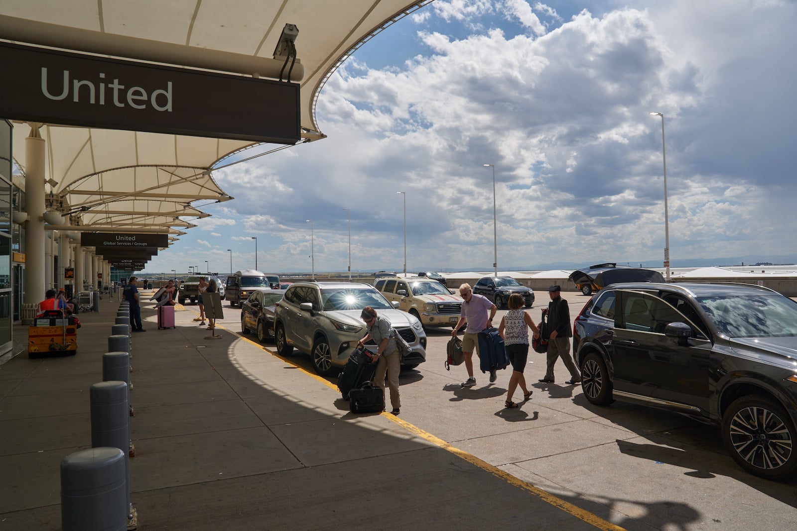 Attention, Clear users: Expedited curbside bag drop-off service is now ...