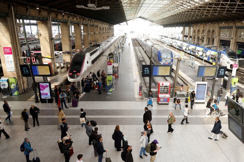 How to get from Charles de Gaulle Airport to the Paris city center ...