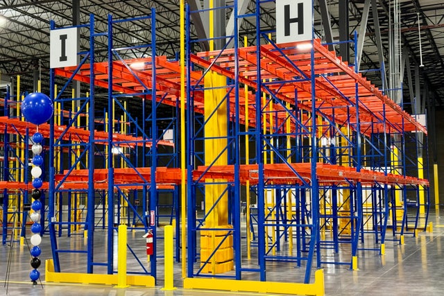 United debuts new cargo facility in Newark — here is a behind-the ...