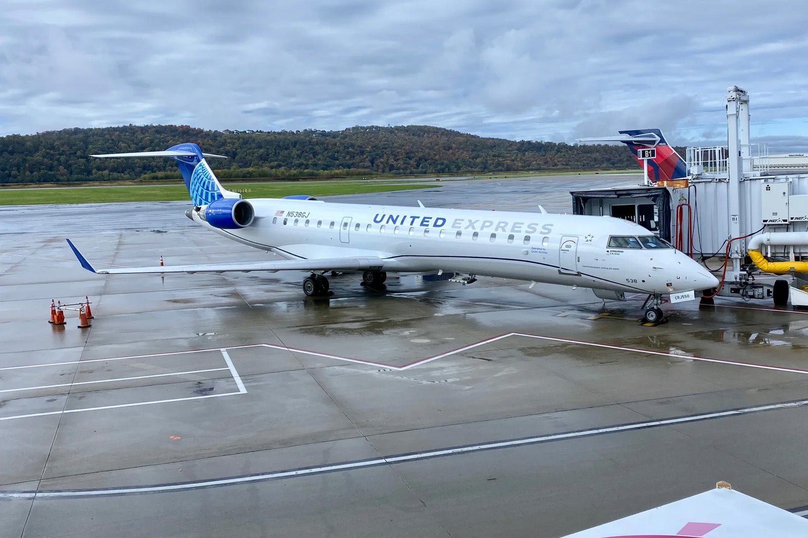 Delta joins United in debuting the special CRJ-550 regional jet - The ...