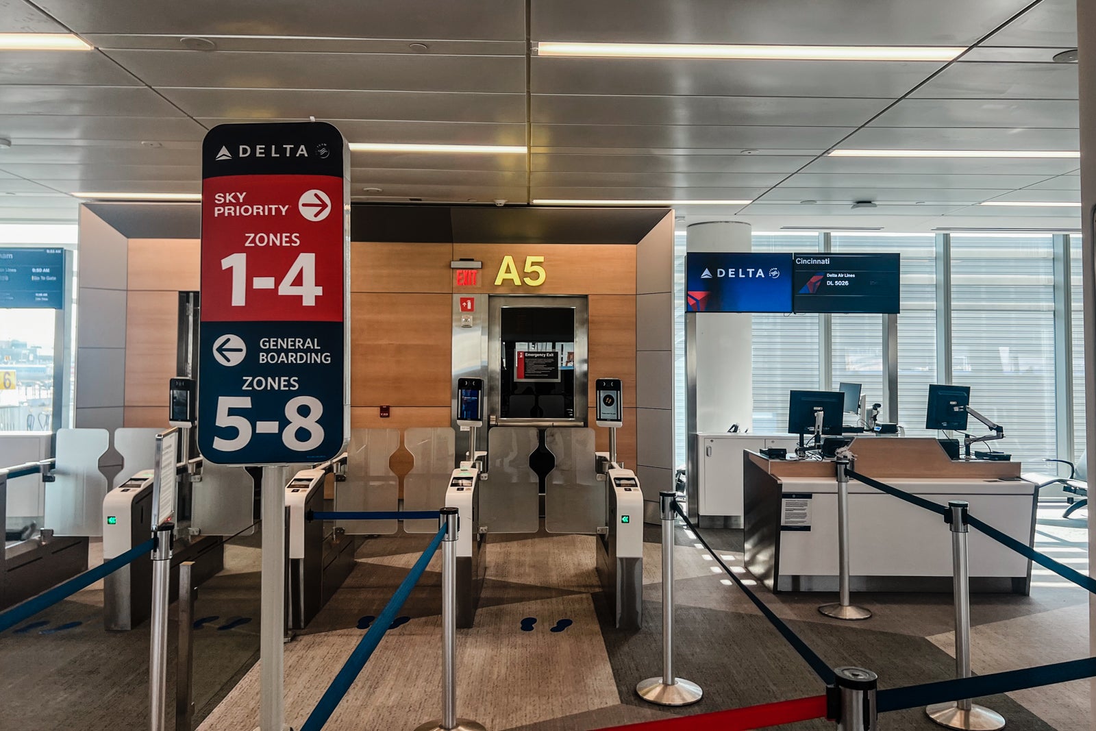Flying Delta basic economy: Details on baggage fees, seats and boarding ...