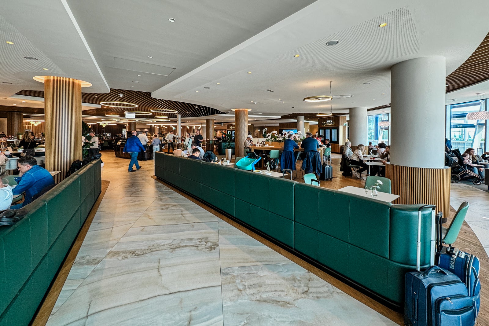 What it's like visiting the Vienna Lounge — Priority Pass' best-rated ...