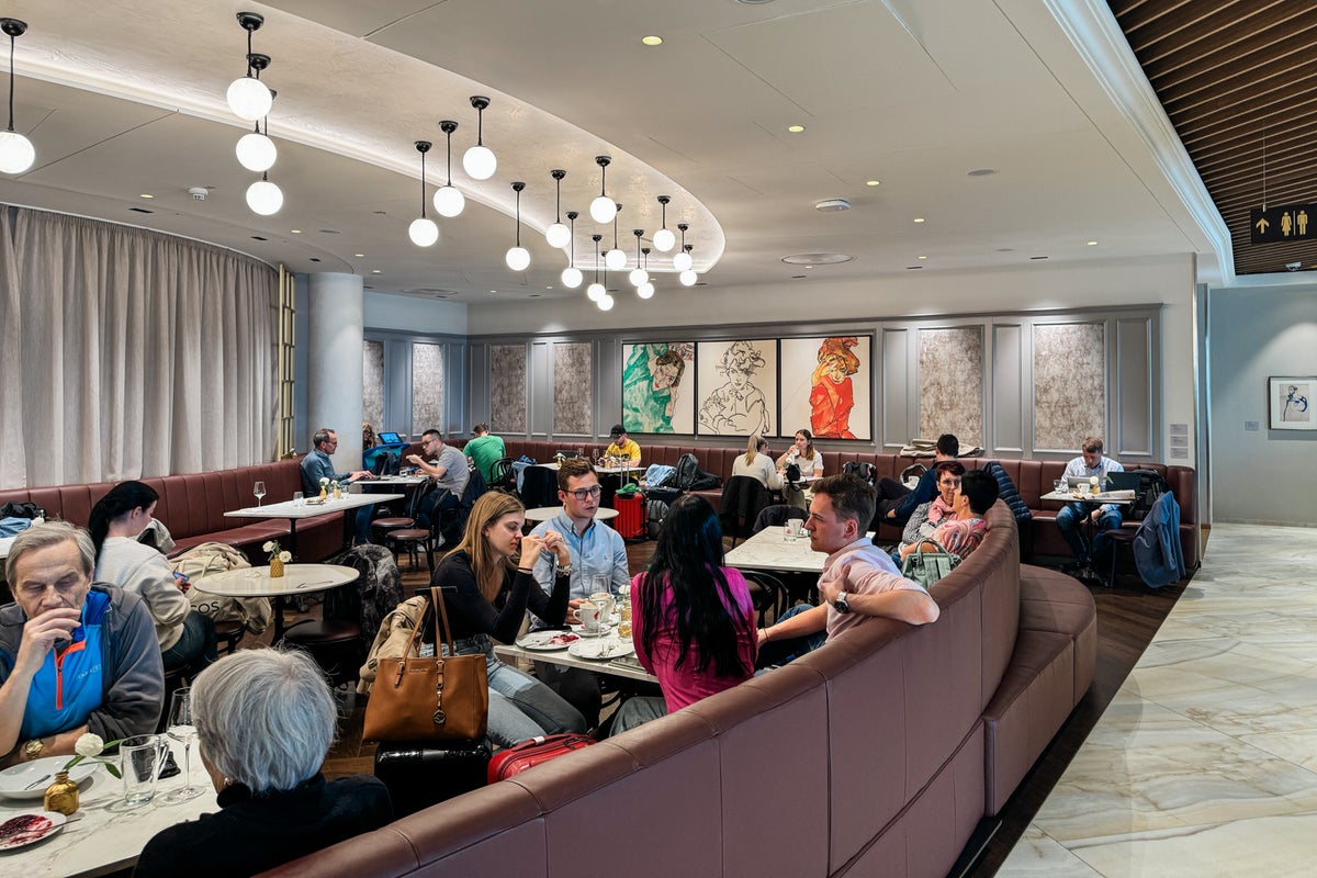 What it's like visiting the Vienna Lounge — Priority Pass' best-rated ...