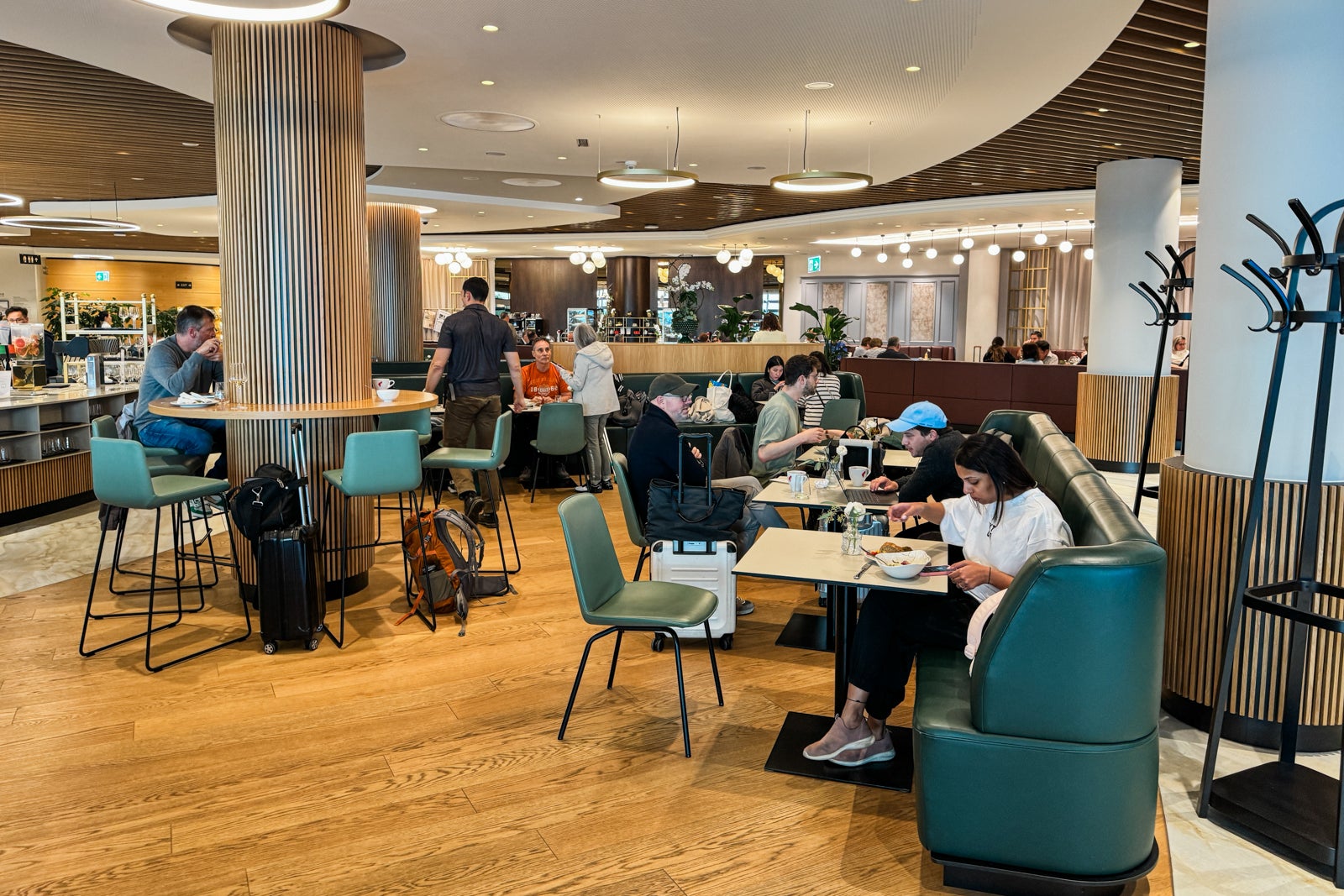 What it's like visiting the Vienna Lounge — Priority Pass' best-rated ...
