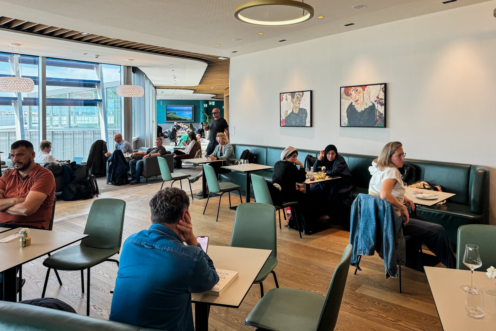 What it's like visiting the Vienna Lounge — Priority Pass' best-rated ...