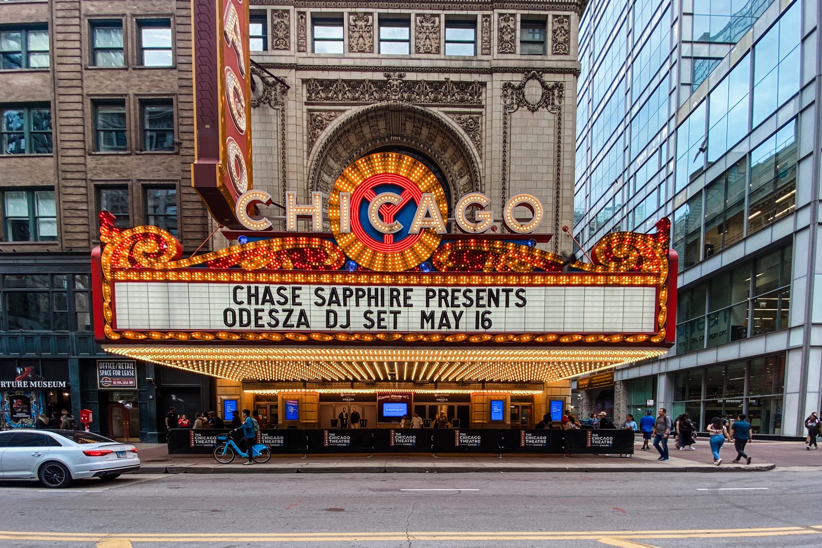 This is why you need to go to a Sapphire Presents concert - The Points Guy