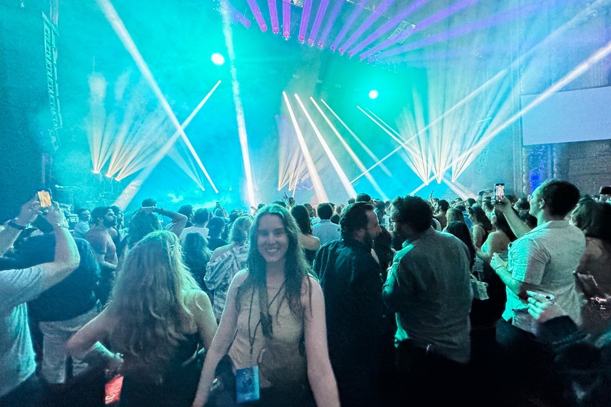 This is why you need to go to a Sapphire Presents concert - The Points Guy