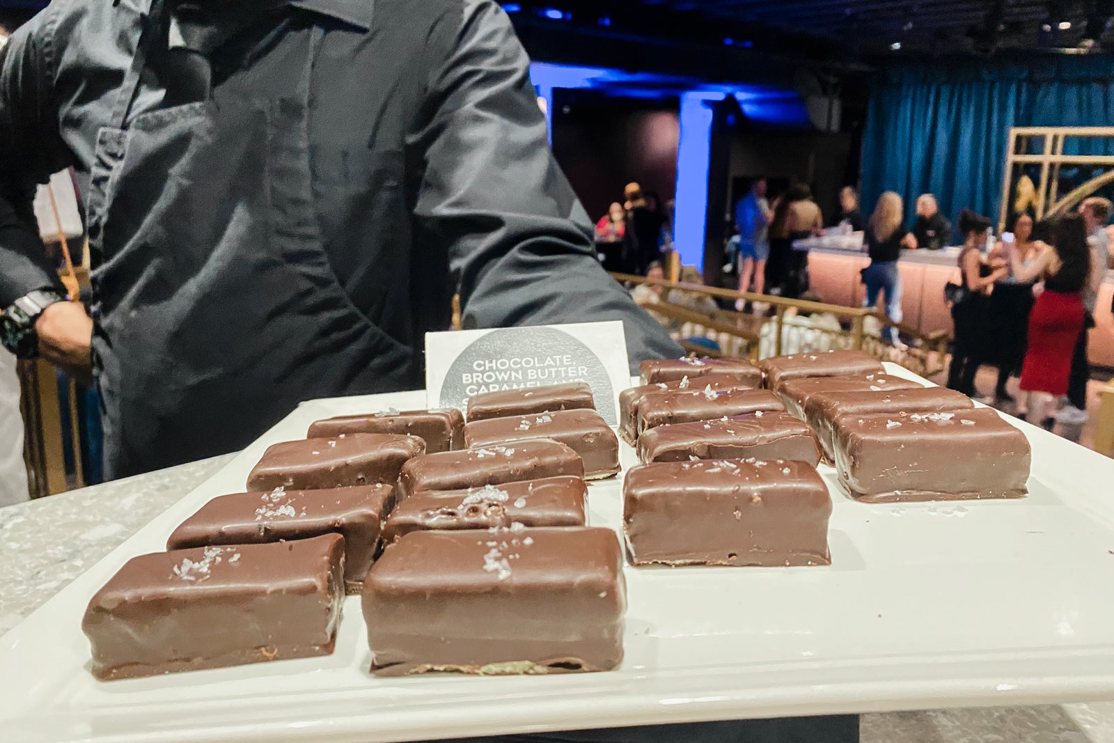 This is why you need to go to a Sapphire Presents concert - The Points Guy