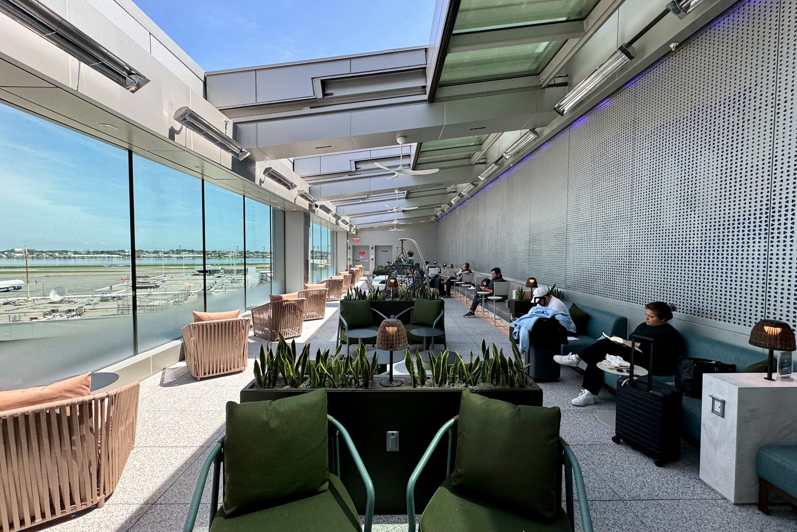 Delta Sky Club access: How to get in before your flight - The Points Guy