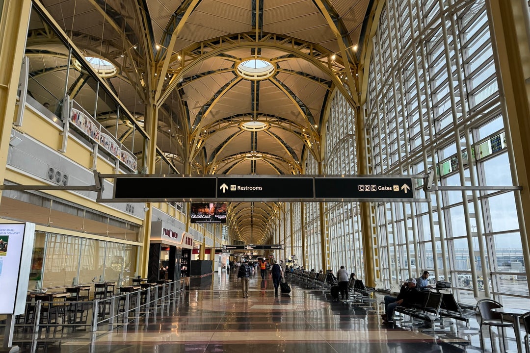 5 airlines win coveted long-distance flights at DCA - The Points Guy