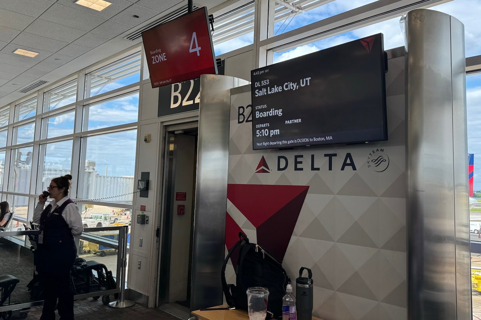 Airlines jockey for 5 new long-distance slots from DCA - The Points Guy