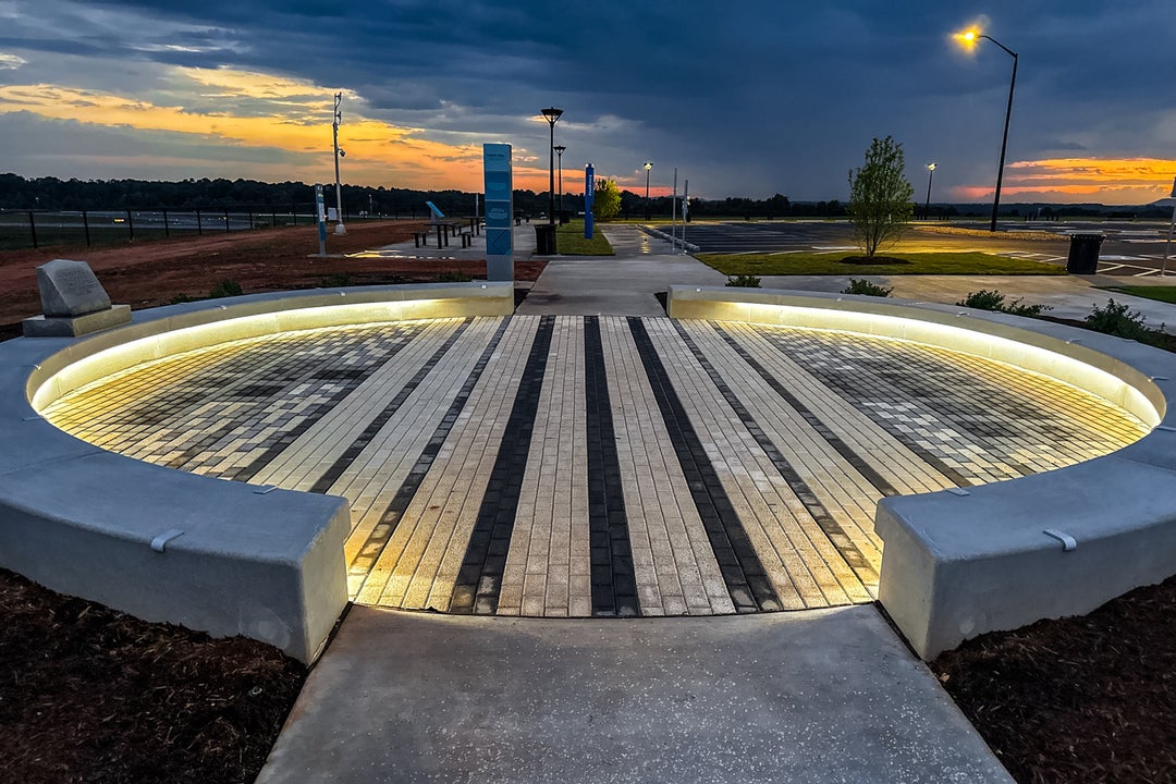 AvGeek alert: There's a new amenity-rich observation area at Charlotte ...