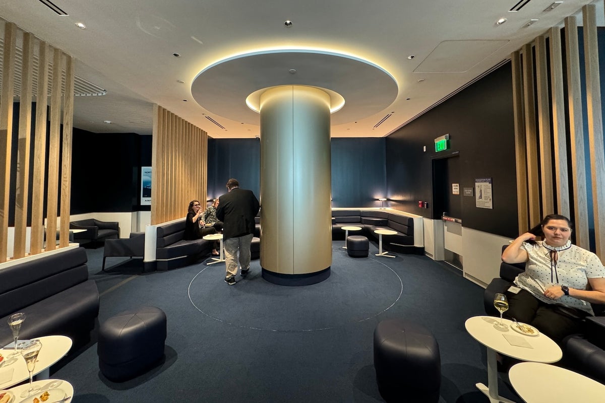 More flights and connectivity from LA to Europe on Condor this summer ...