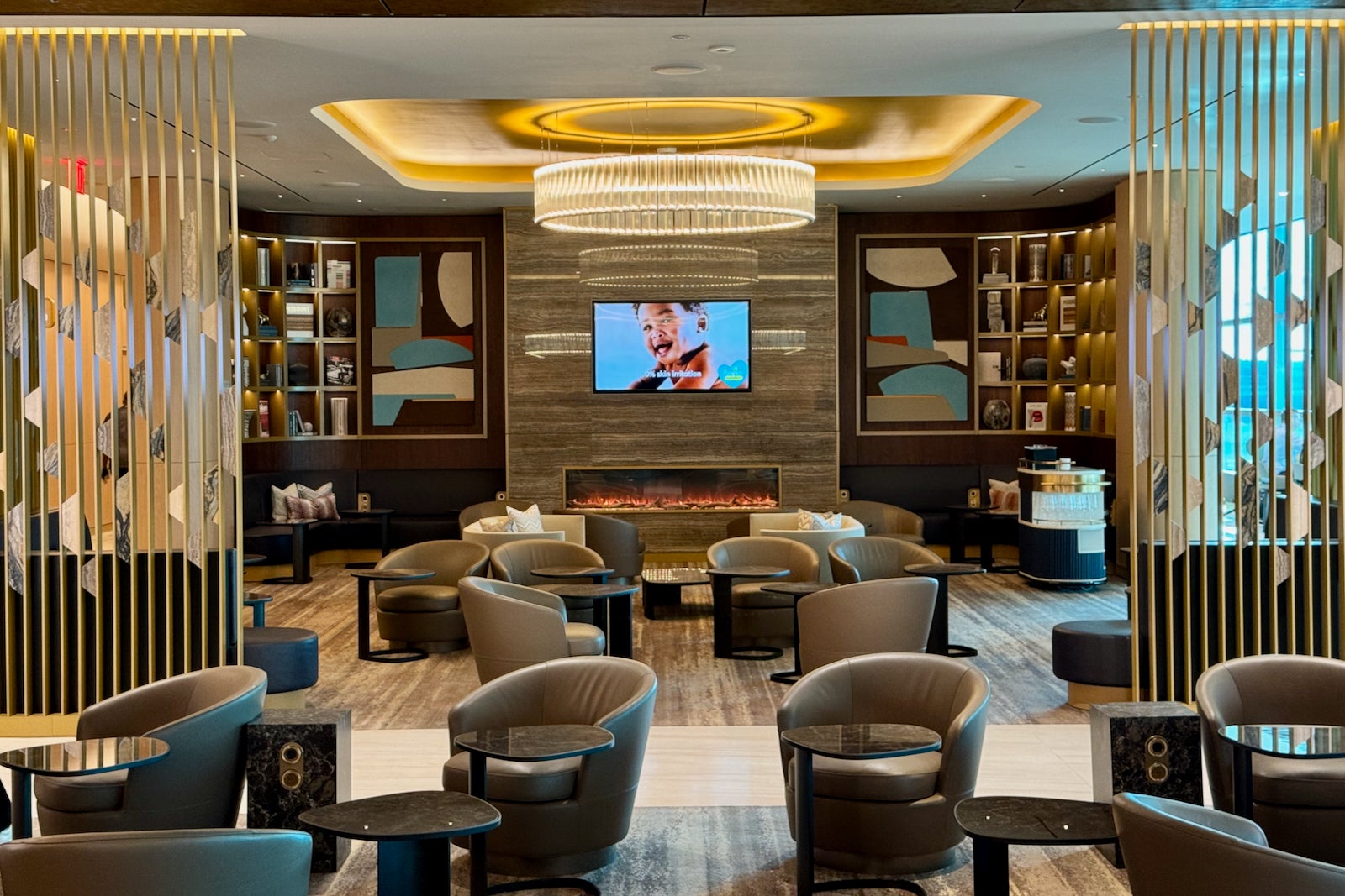 Reviewing the new Delta One Lounge in New York, a stunning masterpiece ...