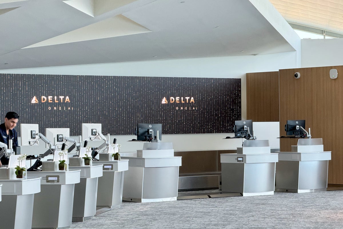 Reviewing the new Delta One Lounge in New York, a stunning masterpiece ...