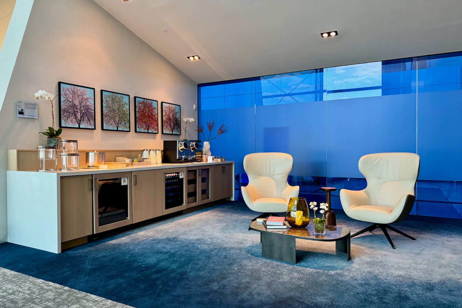 Reviewing the new Delta One Lounge in New York, a stunning masterpiece ...