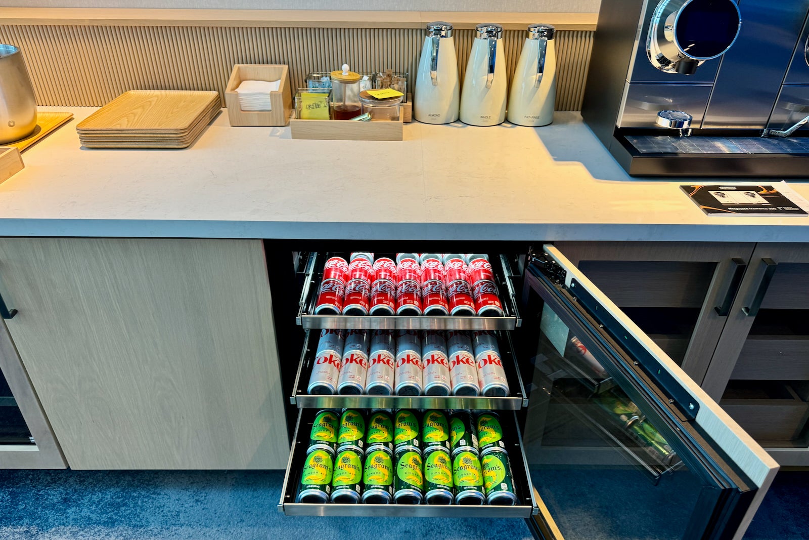 Reviewing the new Delta One Lounge in New York, a stunning masterpiece ...