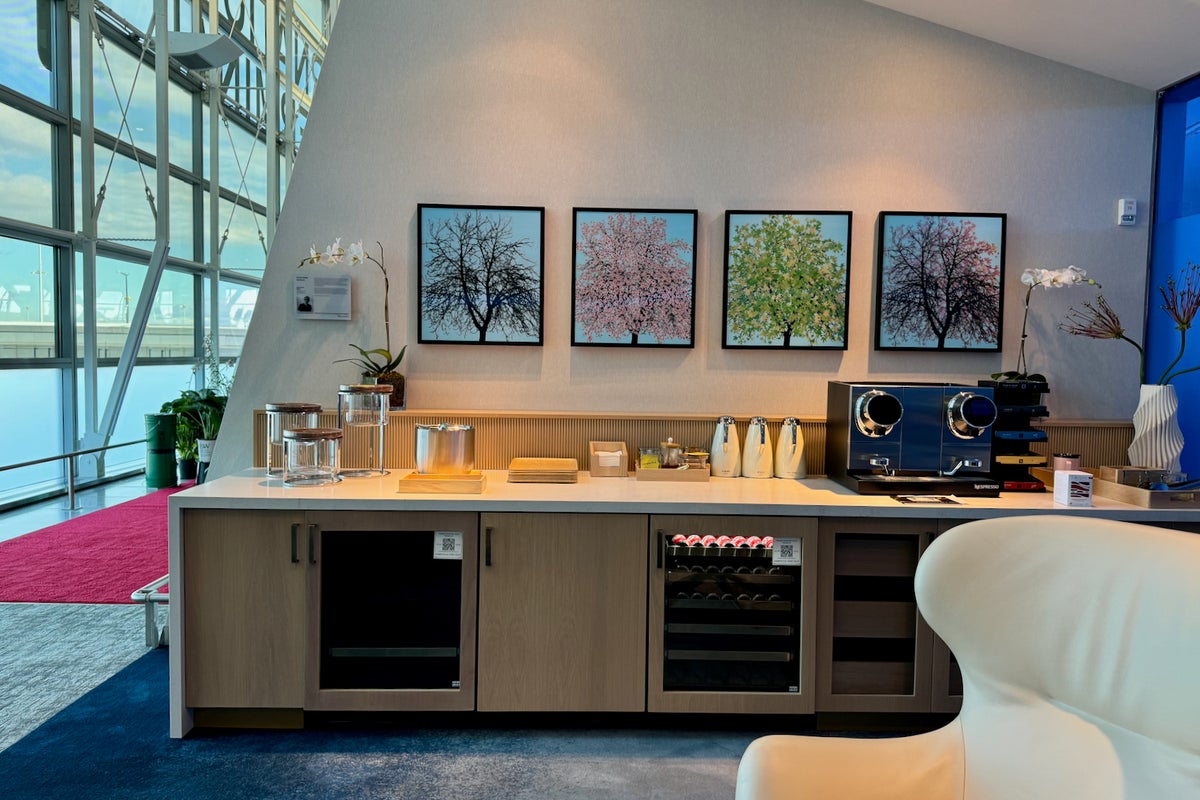 Reviewing the new Delta One Lounge in New York, a stunning masterpiece ...