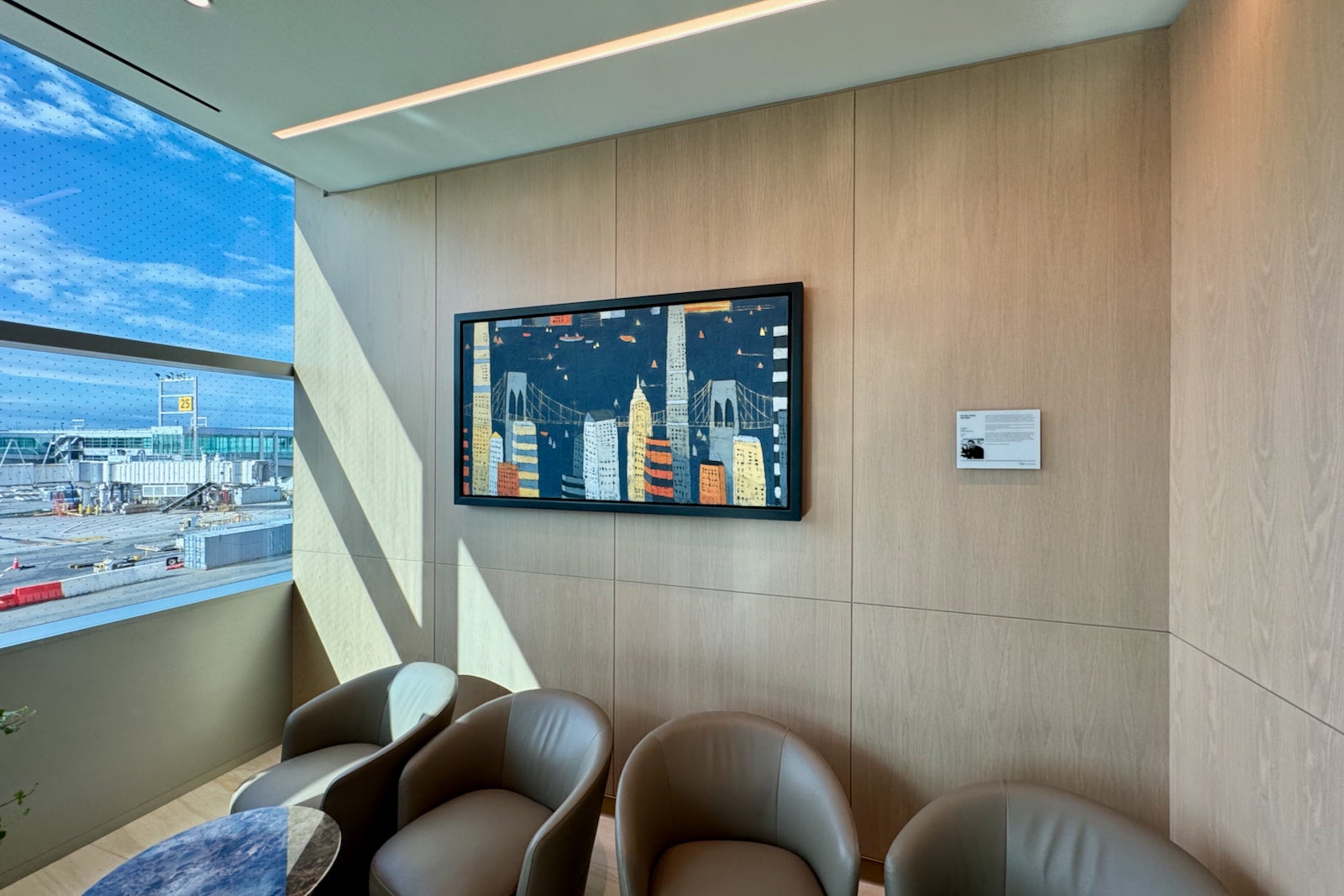 Reviewing the new Delta One Lounge in New York, a stunning masterpiece ...