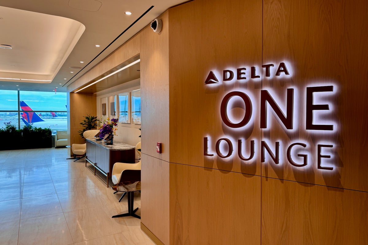 Reviewing the new Delta One Lounge in New York, a stunning masterpiece ...