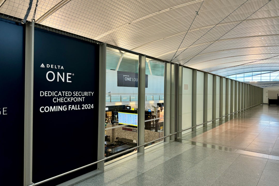 Reviewing the new Delta One Lounge in New York, a stunning masterpiece ...