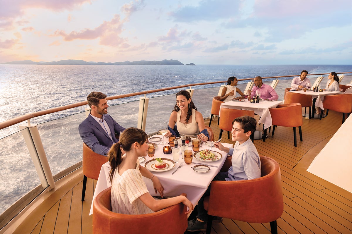Cruise ship food and dining: The ultimate guide to eating on board ...