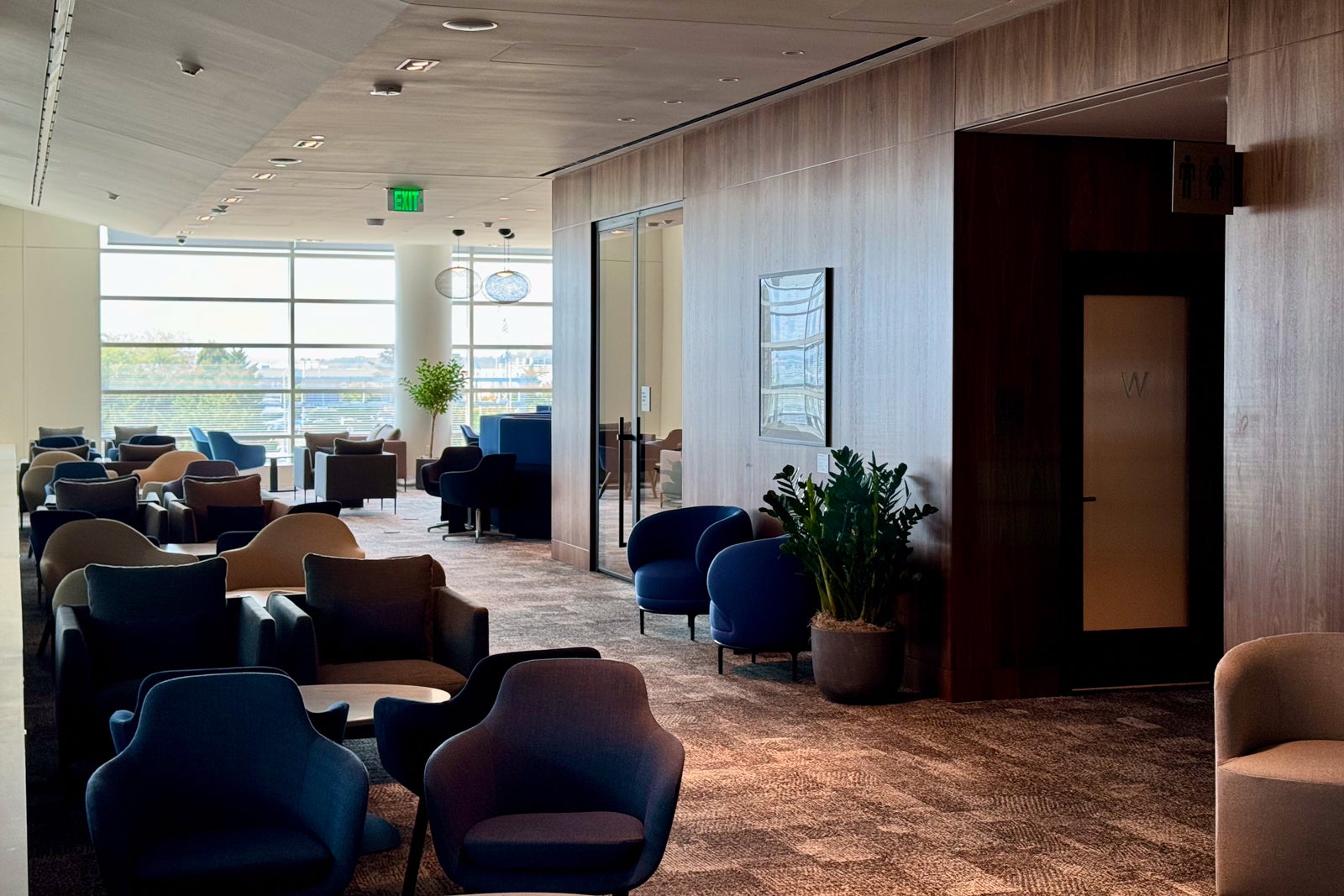 Inside the new Amex Centurion Lounge in DC's Reagan National Airport ...