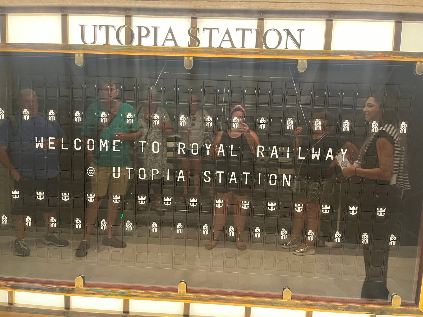 Royal Railway - Utopia Station: The train that fits on a cruise ship ...