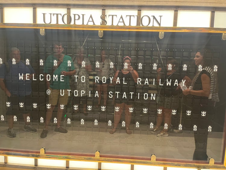 Royal Railway - Utopia Station: The train that fits on a cruise ship ...