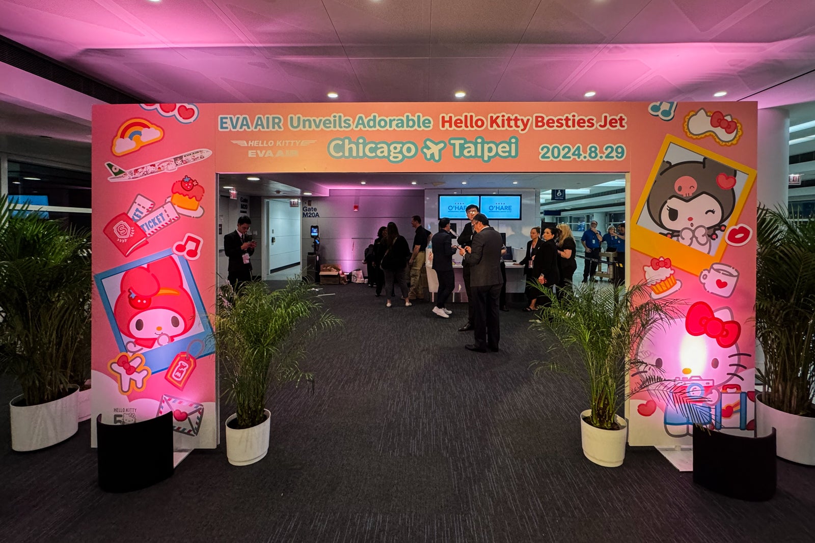 EVA Air debuts newest Hello Kitty plane on Chicago route - The Points Guy