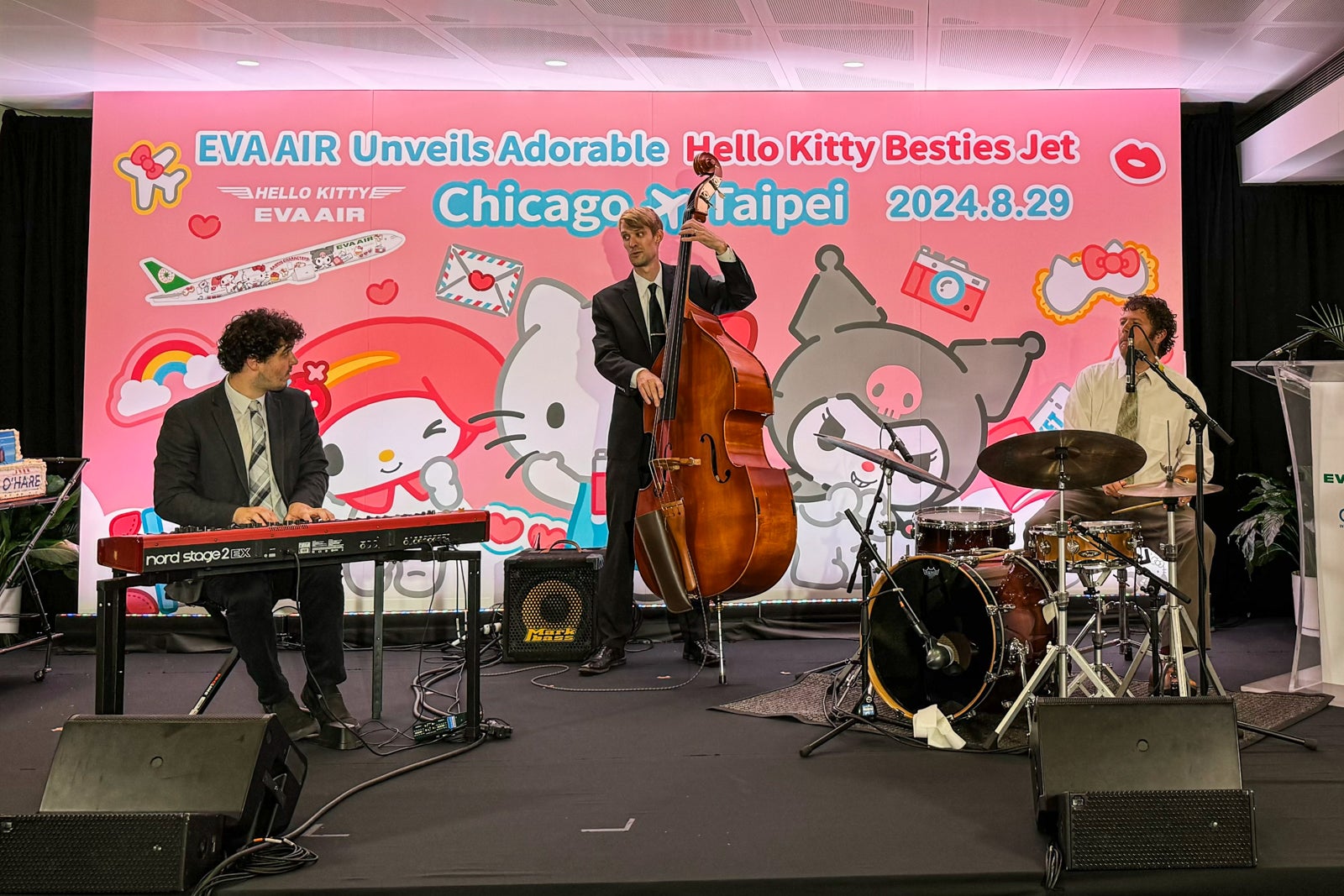 EVA Air debuts newest Hello Kitty plane on Chicago route - The Points Guy