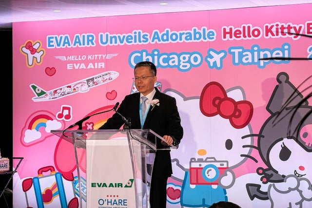 EVA Air debuts newest Hello Kitty plane on Chicago route - VoyageAround