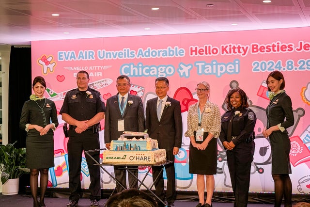 EVA Air debuts newest Hello Kitty plane on Chicago route - VoyageAround