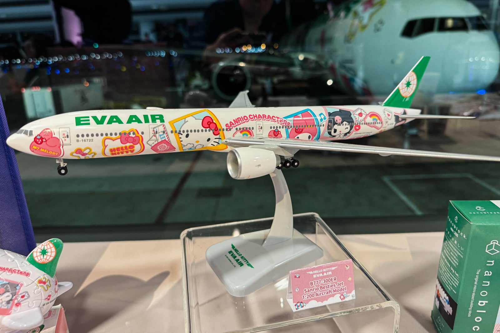 EVA Air debuts newest Hello Kitty plane on Chicago route - The Points Guy