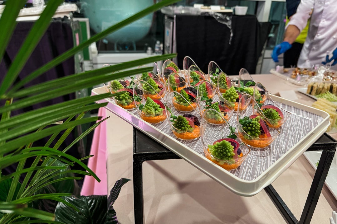 EVA Air debuts newest Hello Kitty plane on Chicago route - The Points Guy