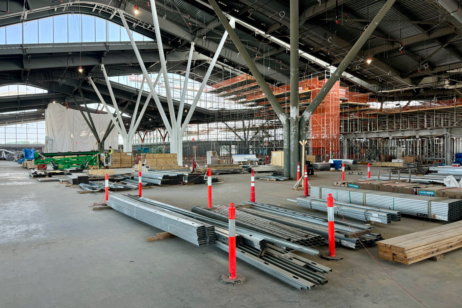 Sneak peek: Inside Pittsburgh's new state-of-the-art airport terminal ...