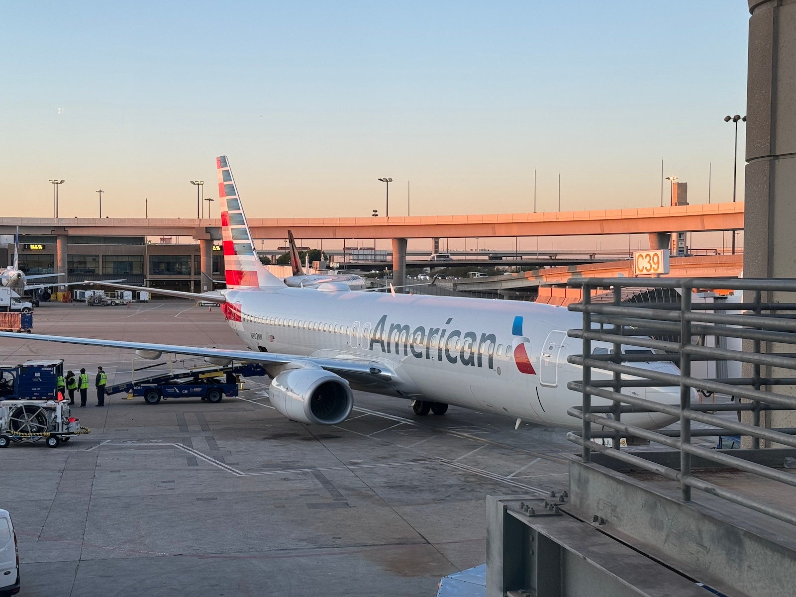 DFW plans overhaul of busiest, oldest terminal - The Points Guy