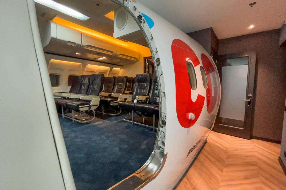 Aviation geeks: You can now book a private night in a 737 suite with ...
