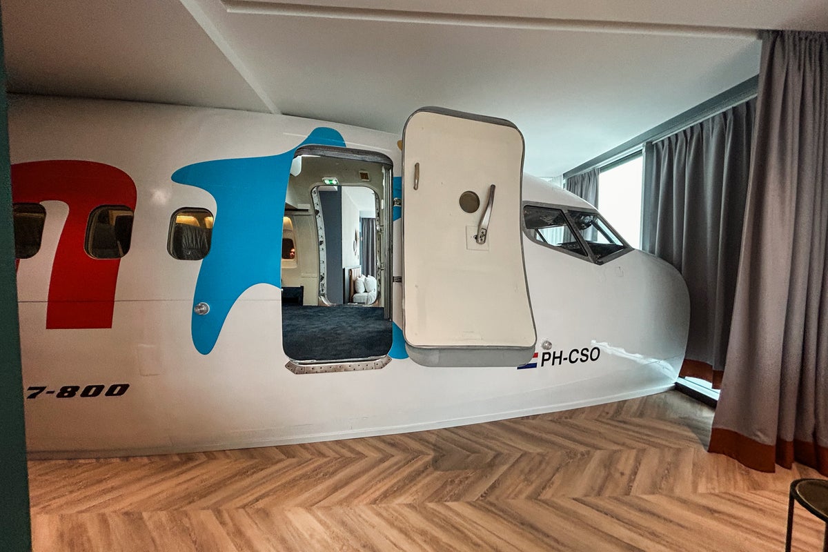 Aviation geeks: You can now book a private night in a 737 suite with ...