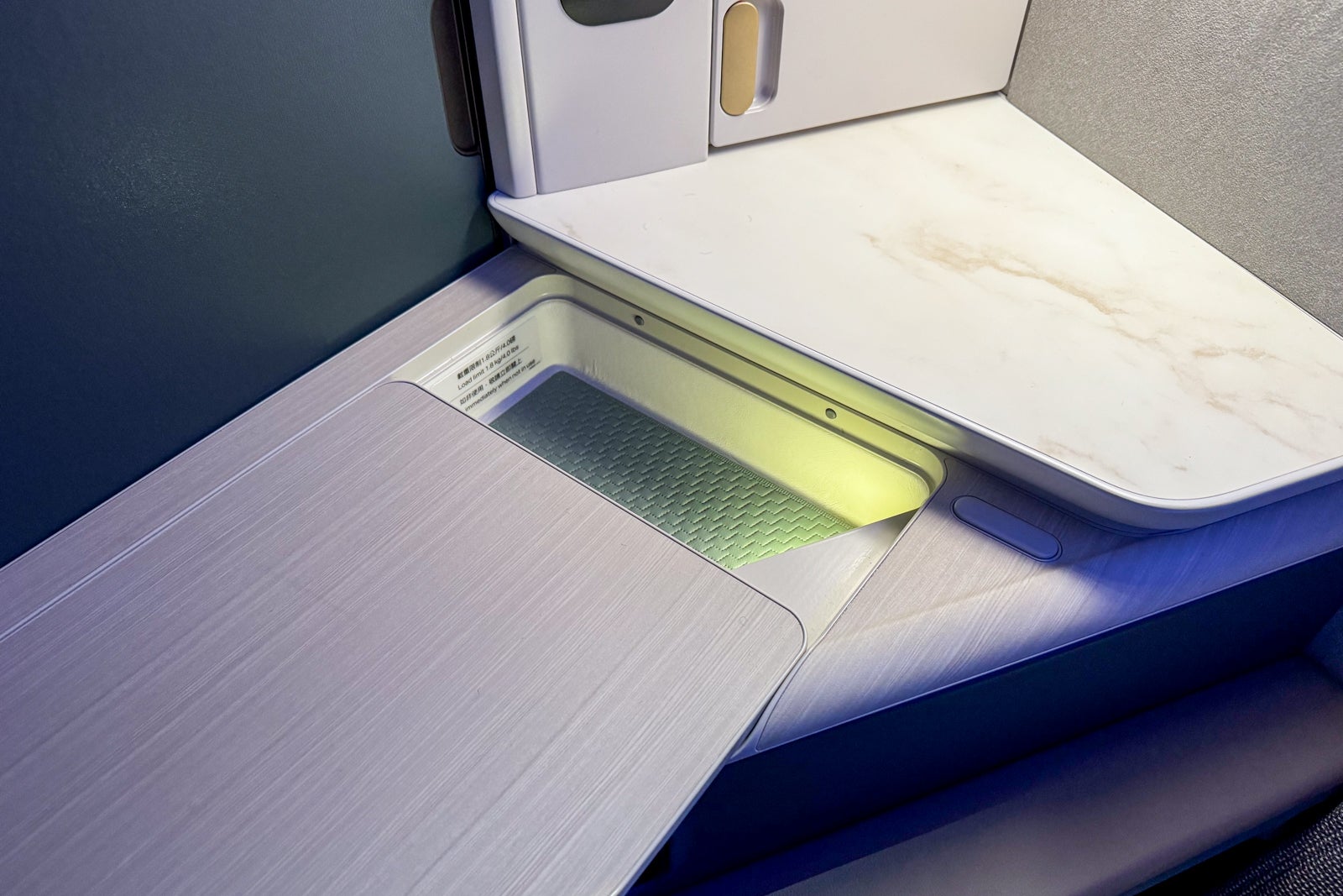 Cathay Pacific unveils swanky new 'Aria Suite' business class - The ...