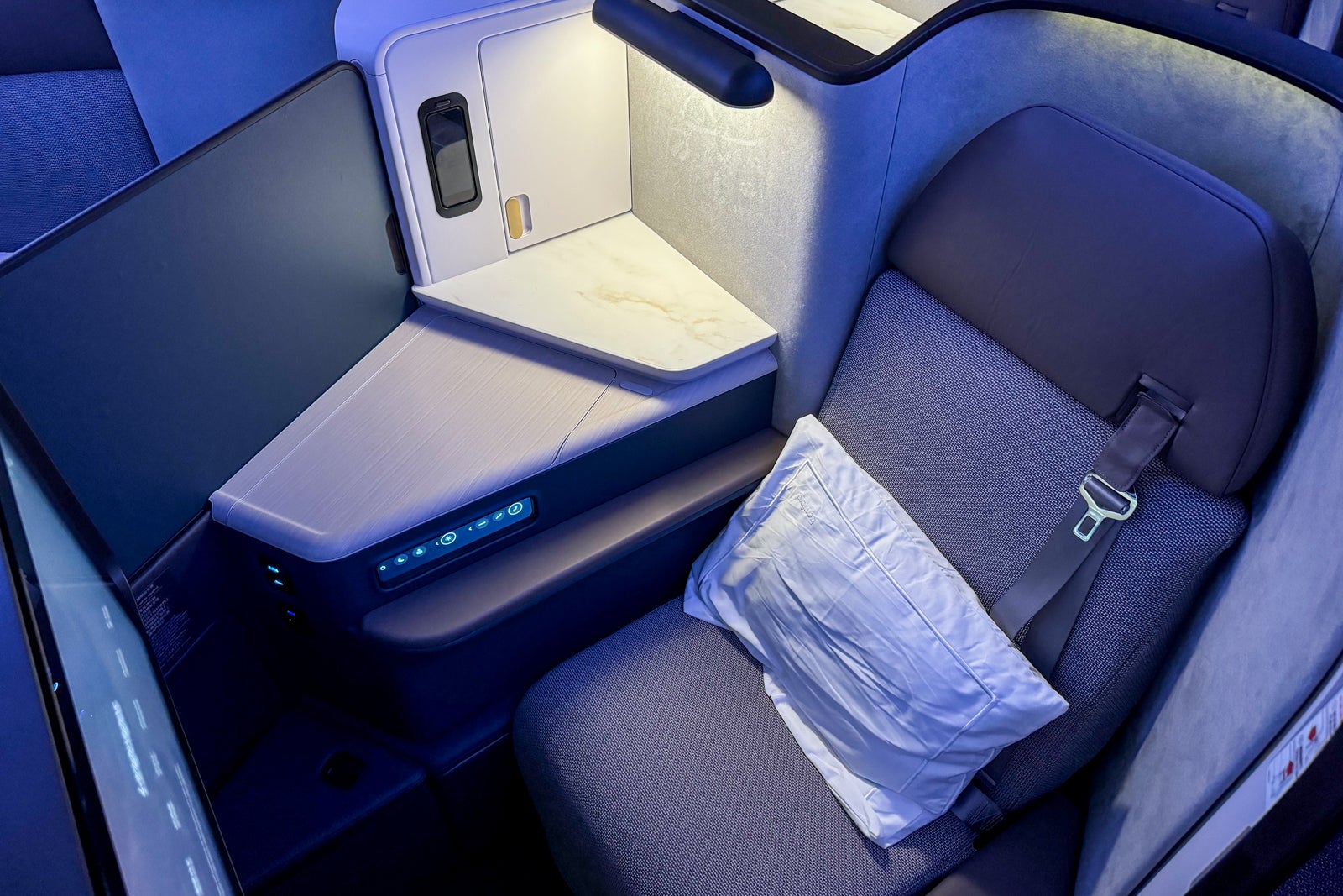 Cathay Pacific unveils swanky new 'Aria Suite' business class - The ...
