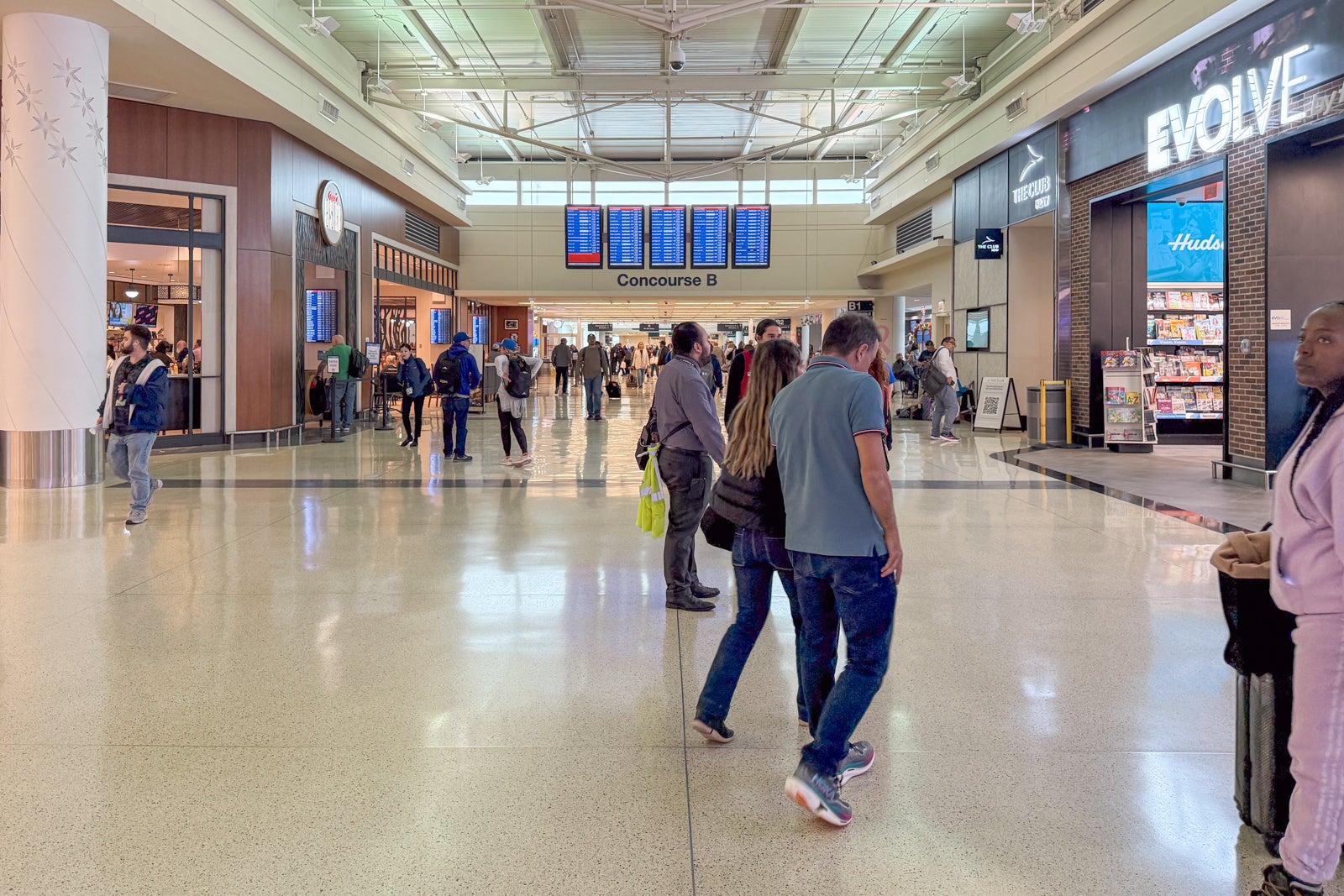 The Club MDW: Inside the first lounge at Chicago's Midway International ...