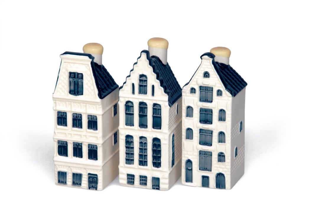 KLM’s 105th Delft Blue House collectible honors a mansion on 3 canals ...