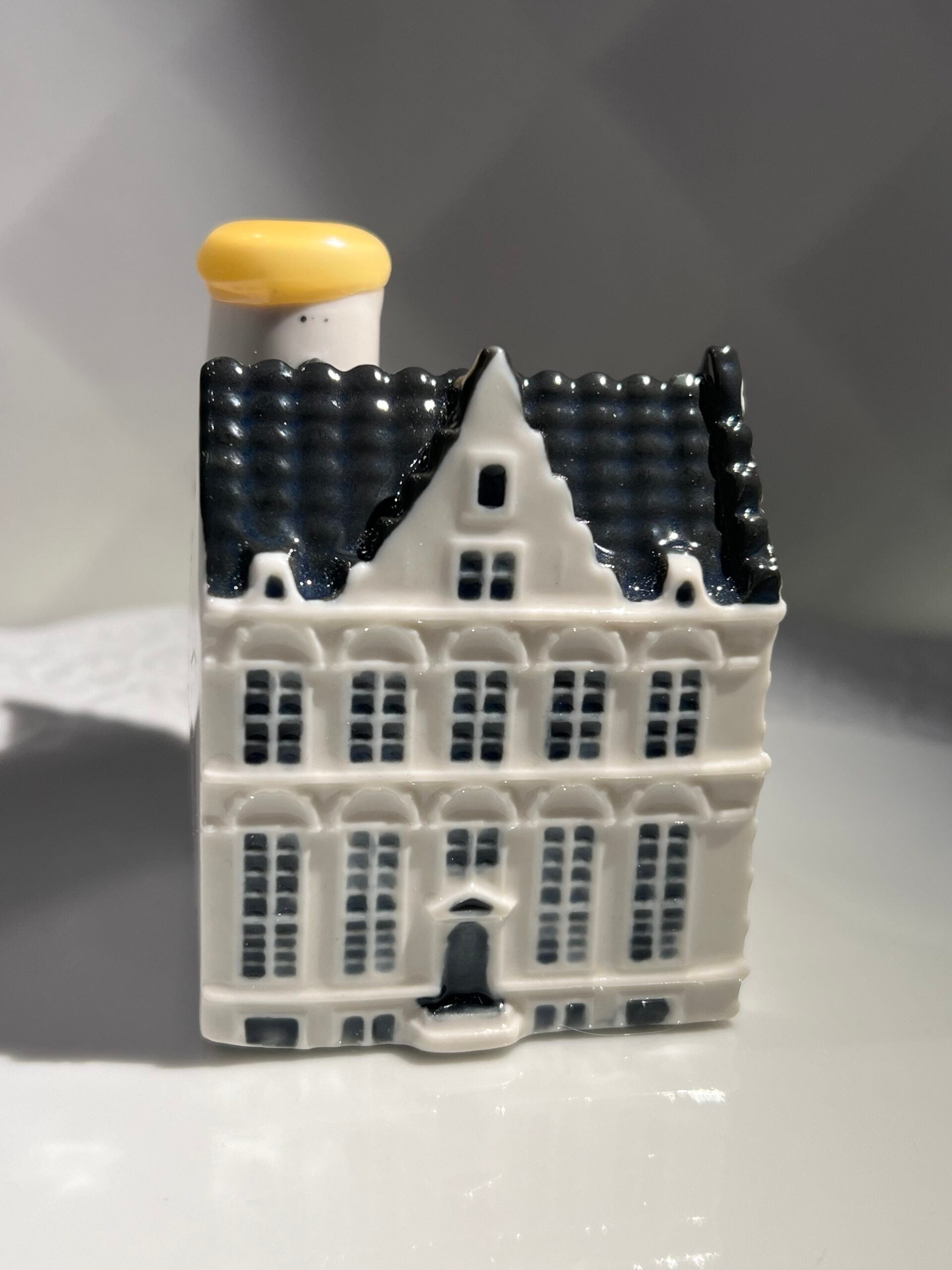 KLM’s 105th Delft Blue House collectible honors a mansion on 3 canals - The Points Guy