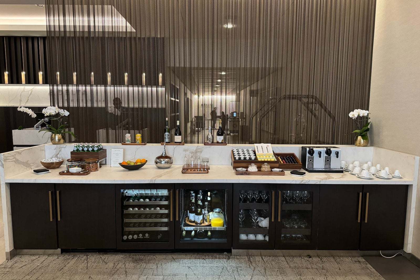 First look: Delta One Lounge at LAX dazzles in sneak peek - The Points Guy