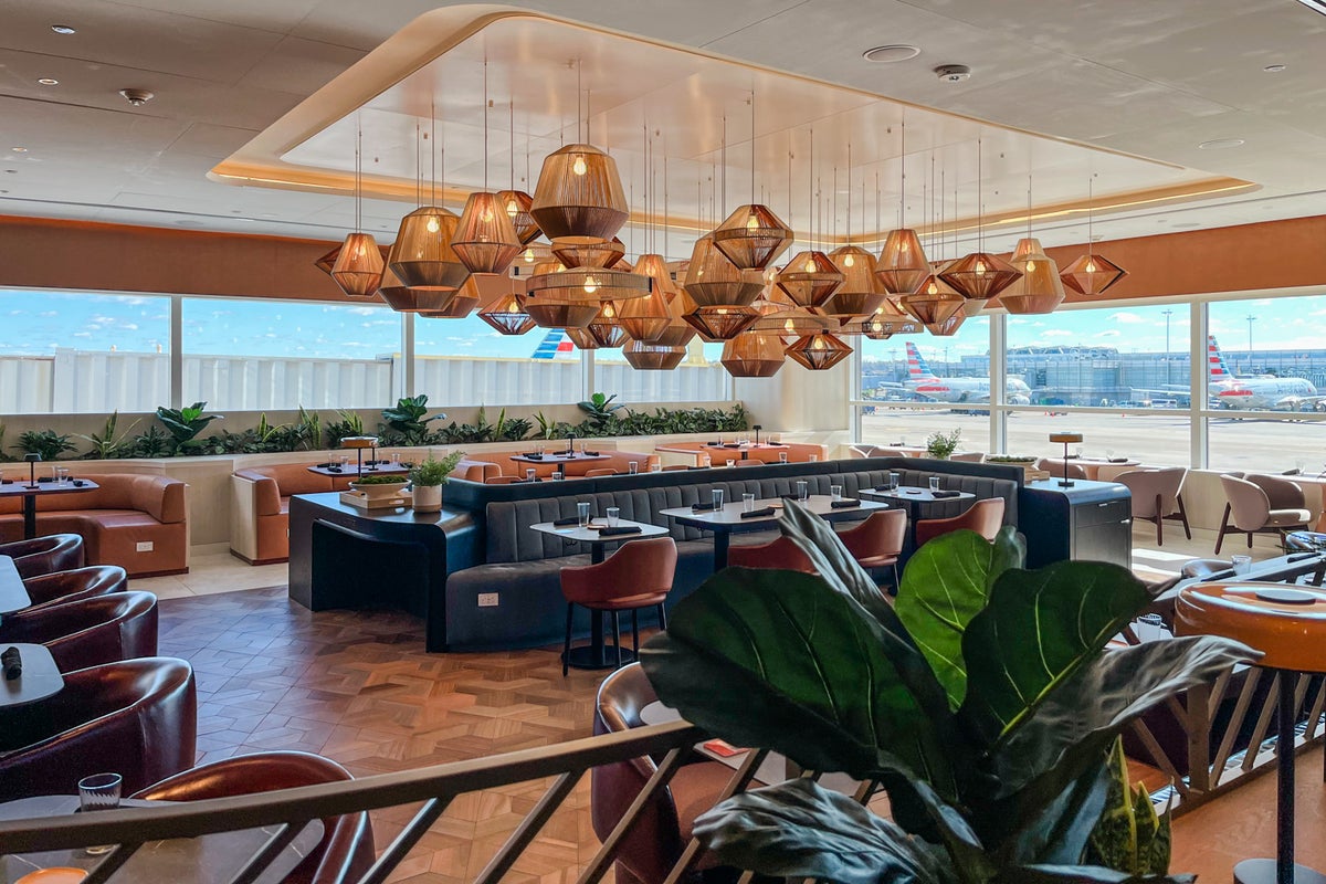 Capital One Airport Lounges Guide: Locations, Access, Cost & Amenities ...