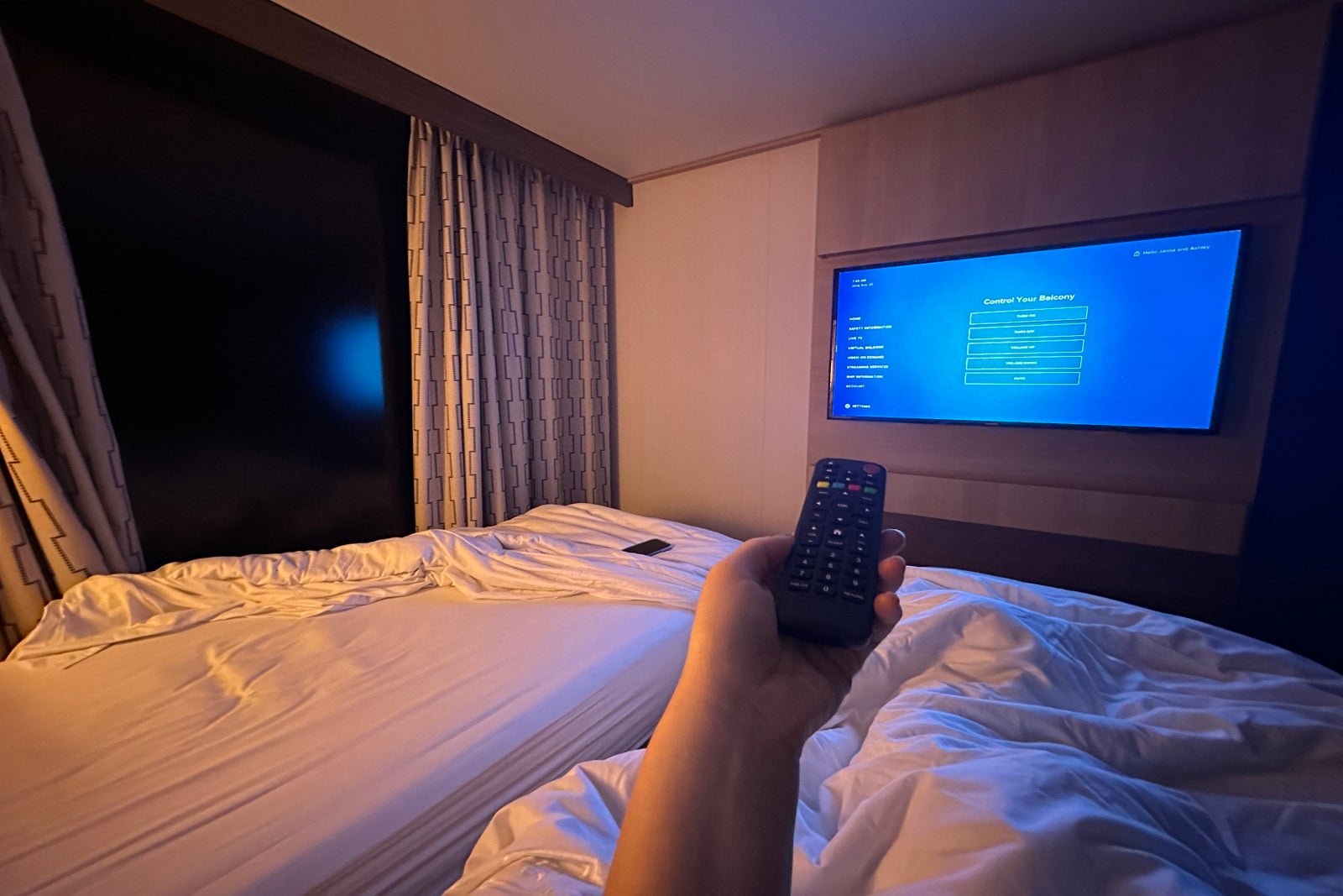 What is a Royal Caribbean virtual balcony cabin on a cruise? - The ...