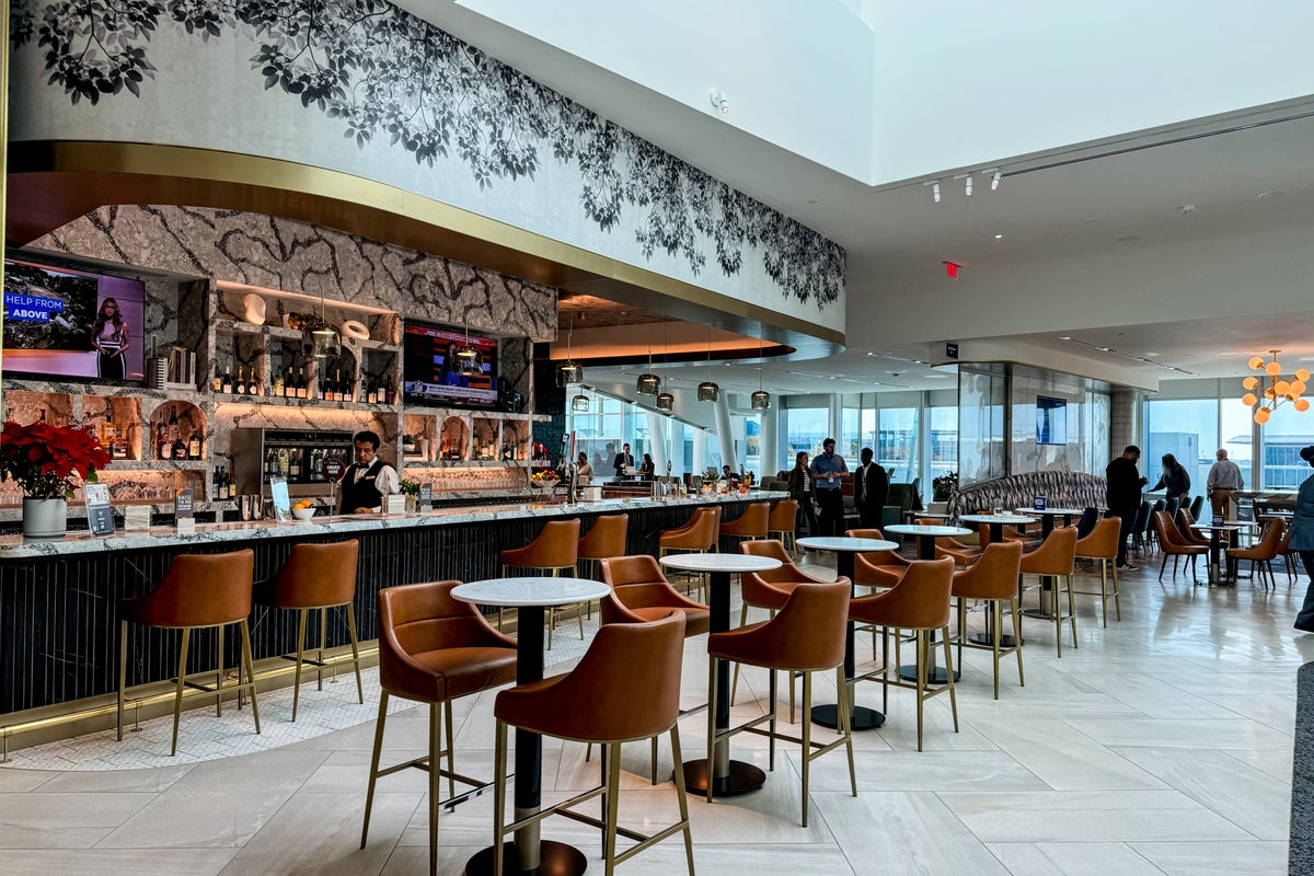 These are our favorite Delta Sky Clubs in the US — and a card we love ...