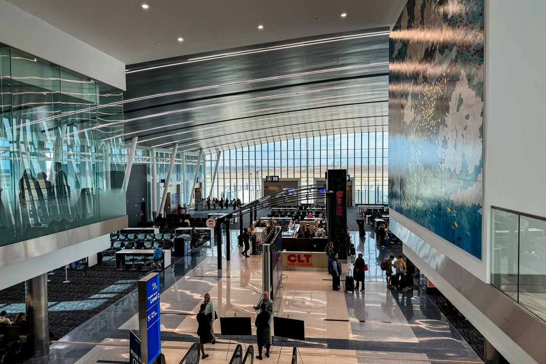 Delta unveils new Sky Club in Charlotte, a fortress hub for American ...